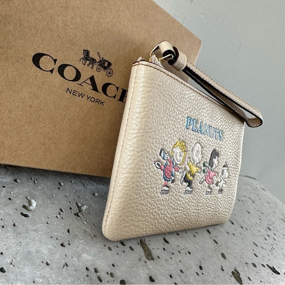 Coach | Bags | Nwt Coach X Peanuts Corner Zip Wristlet With Snoopy And ...